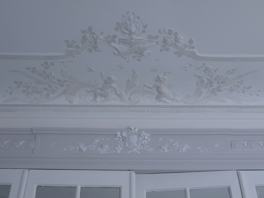 Peintres Décorateurs - Ornementations sur des corniches